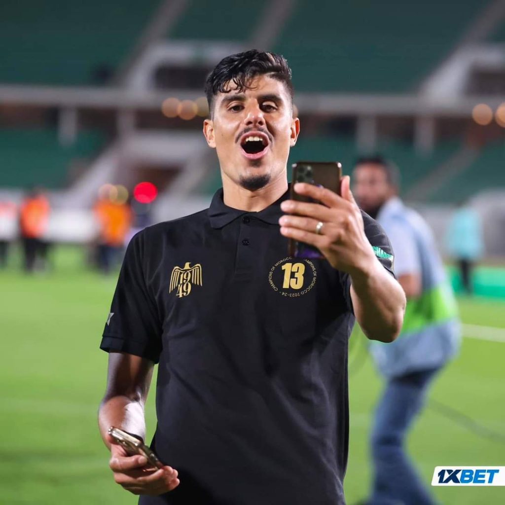 Le Raja en Finale de la Coupe du Trône et reçoit le Trophée du ...