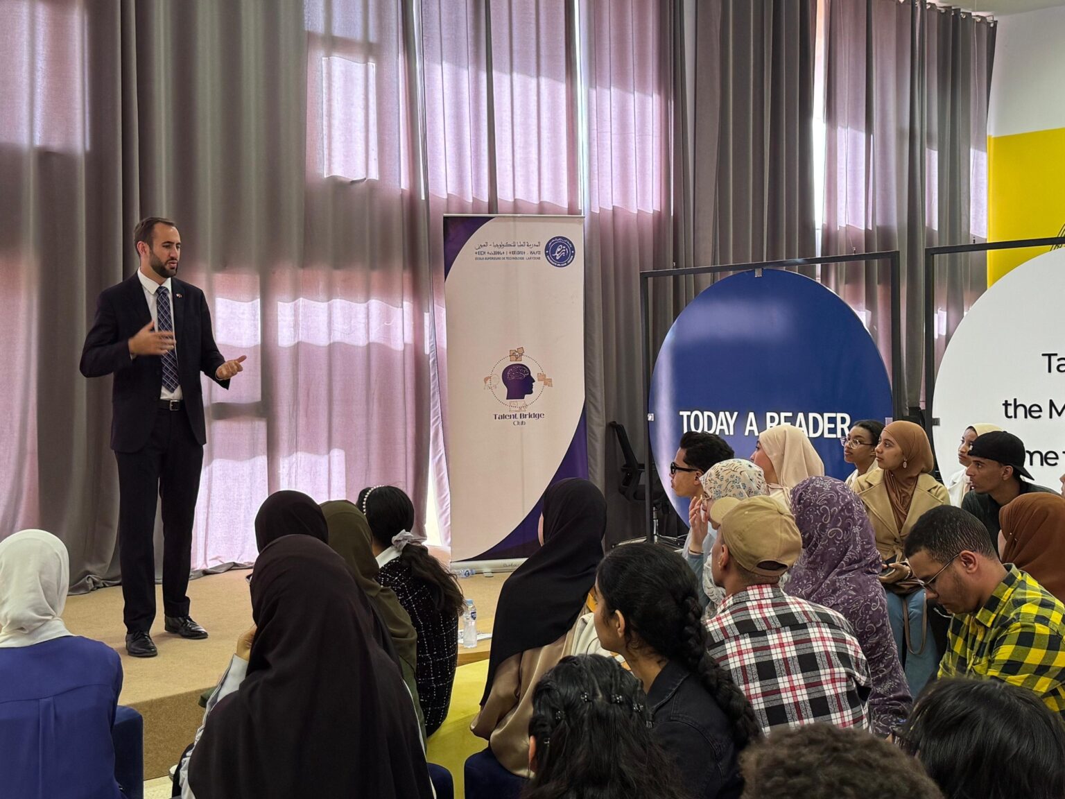 Sahara Marocain: Brandon Elias, adjoint de la section culturelle au ...
