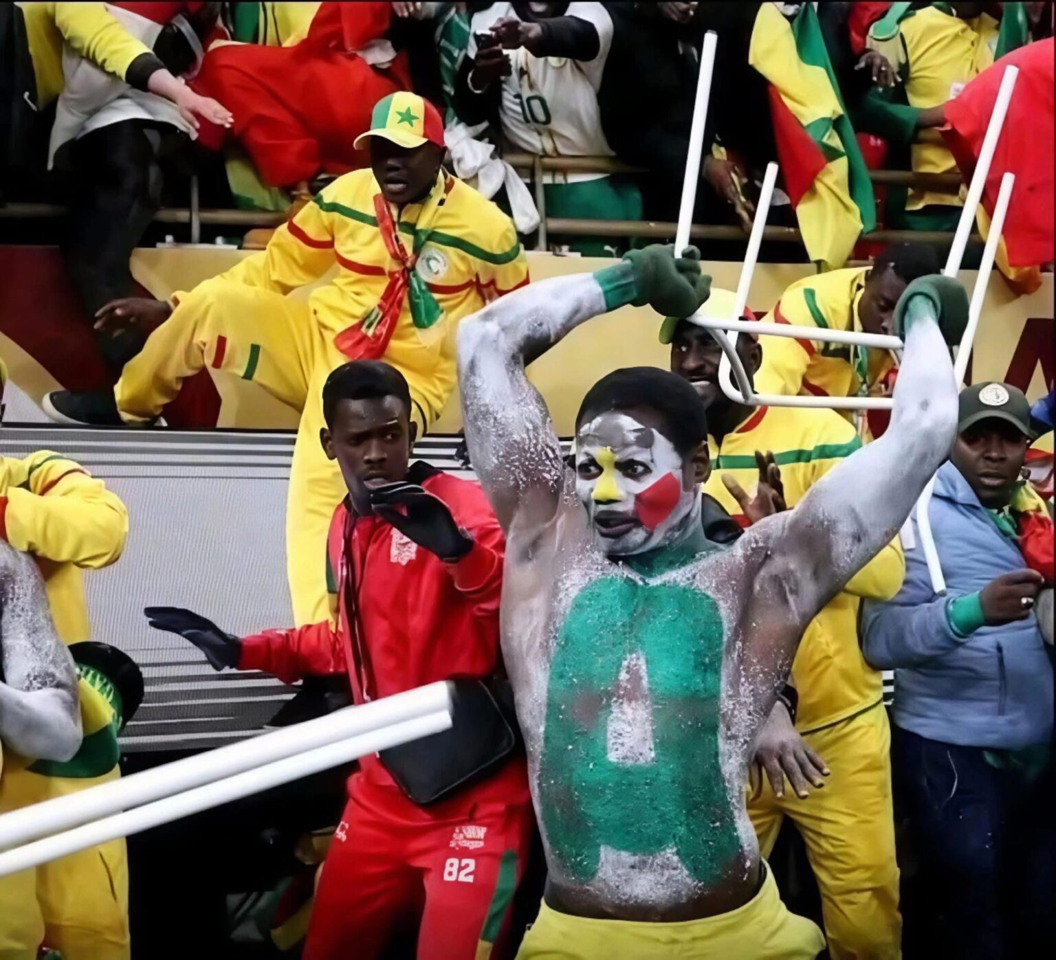 On connait désormais, l’identité du sénégalais qui a agressé le stadier ...
